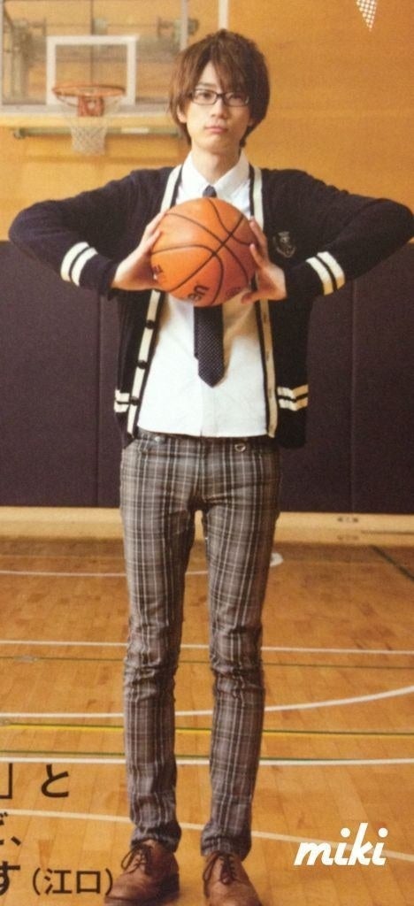 25cm伸びた！江口拓也の身長が188cmで高い理由と驚愕の共演者との身長差！「股ドン」「逆サバ」についても！！